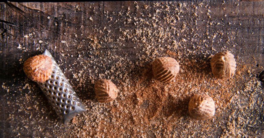 Noce Moscata: Proprietà, Conroindicazioni ed Usi